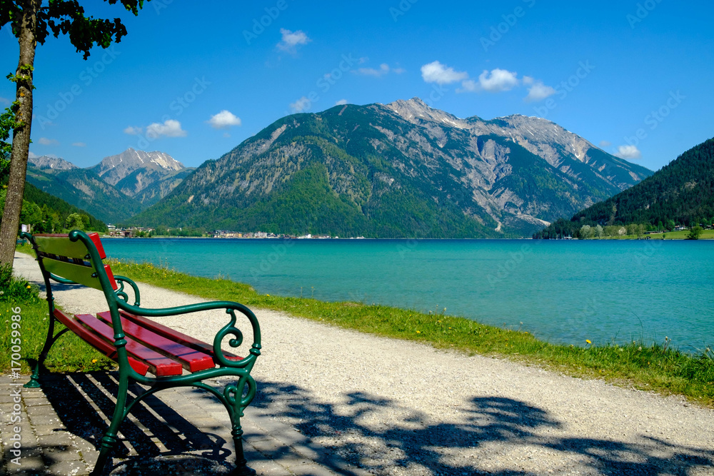 Bank mit toller Aussicht Stock-Foto | Adobe Stock