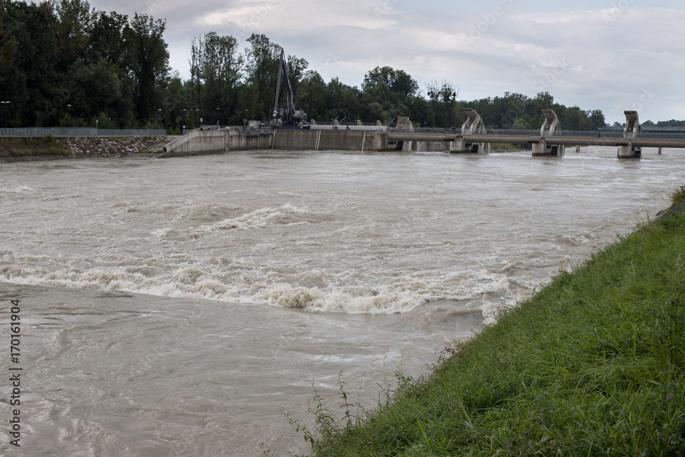 Flusskraftwerk, Wasserkraft, Hochwasser Stock Photo | Adobe Stock