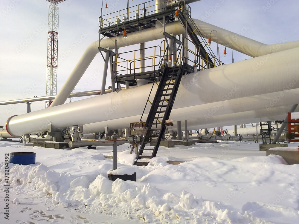 The end phase divider is tubular. Equipment for separating water from ...