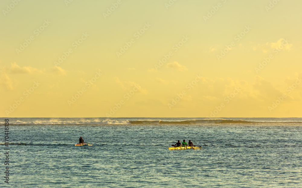 pirogue sur lagon fin de journée Stock Photo | Adobe Stock