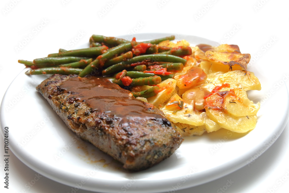 Lammlachs mit Kartoffelgratin und Bohnen Stock Photo | Adobe Stock