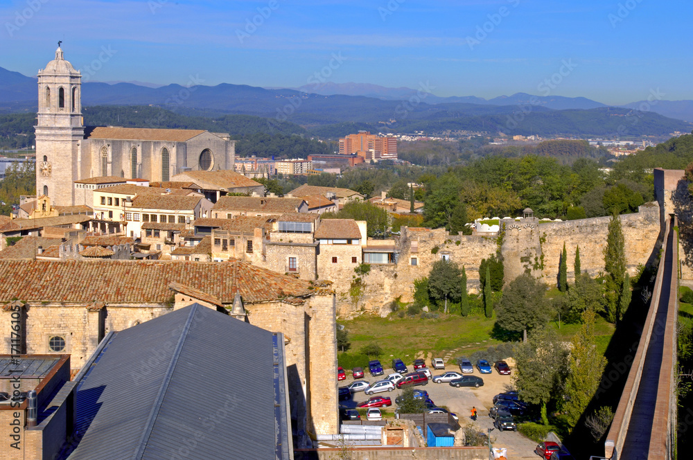 Girona Ciudad vistas de la ciudad y la catedral desde la muralla ...