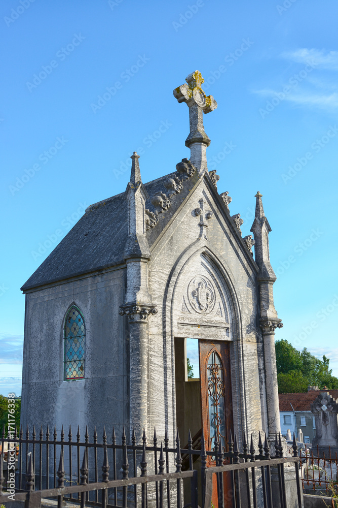 Stockfoto An old family-owned mausoleum, a crypt on an abandoned ...
