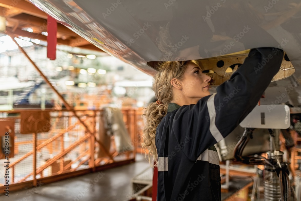 Female aircraft maintenance engineer working over an aircraft Stock ...