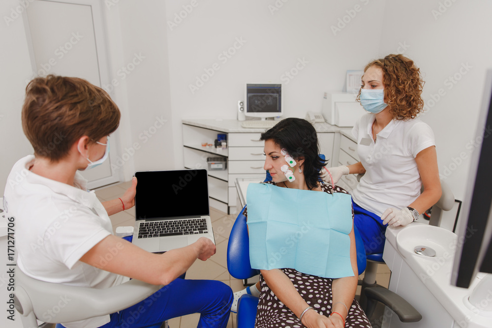 Setting and determining bite and position of jaws with the help of a ...