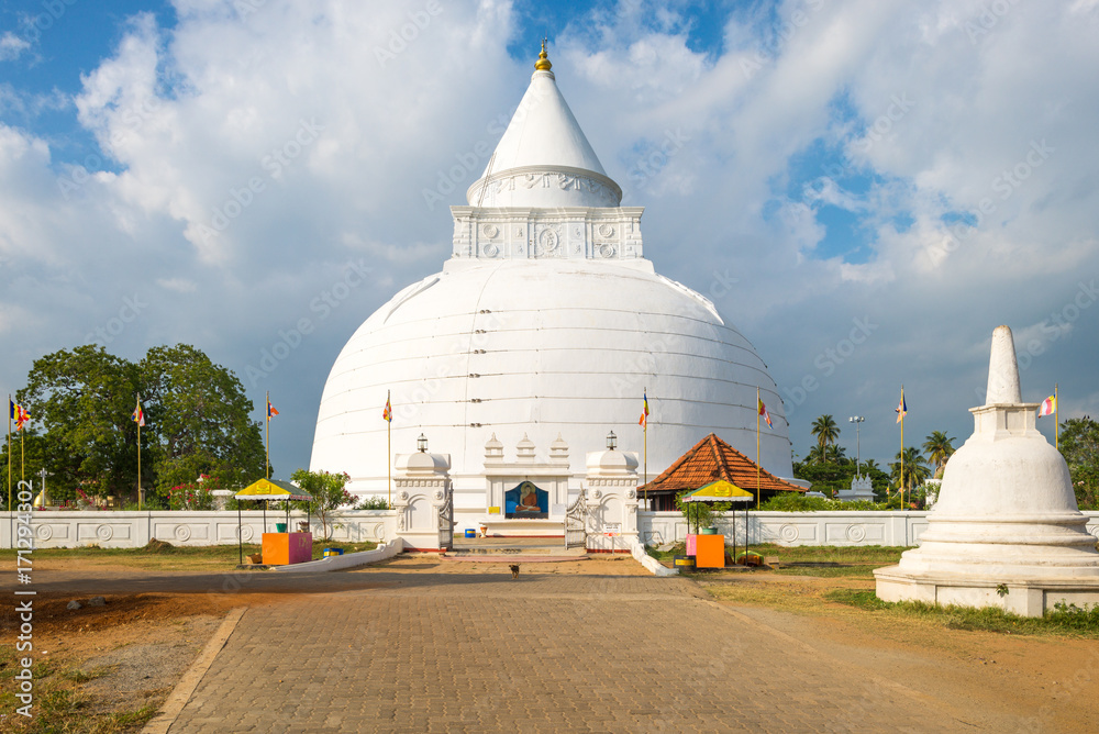 The very old Buddhist monastery and Stupa of the Raja Maha Vihara in ...