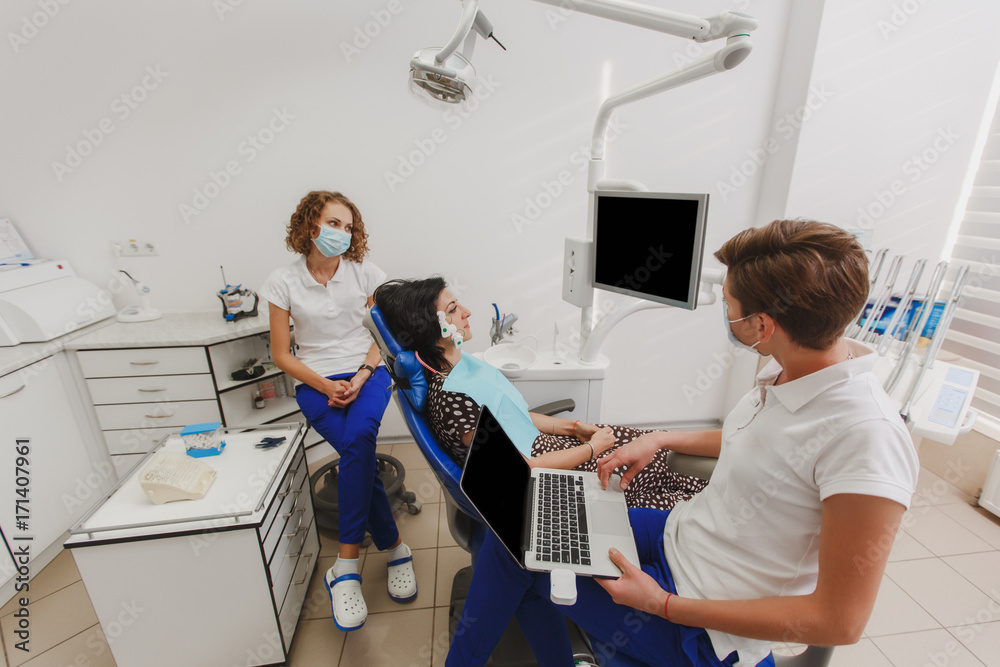 Setting and determining bite and position of jaws with the help of a ...