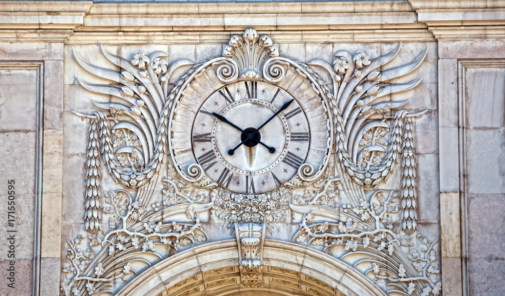 Facade of the Rua Augusta Triumphal Arch with its clock face Stock ...