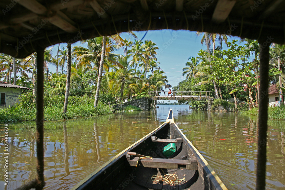 Canoe scene on a sunny day on the Kerala backwaters, India Stock Photo ...