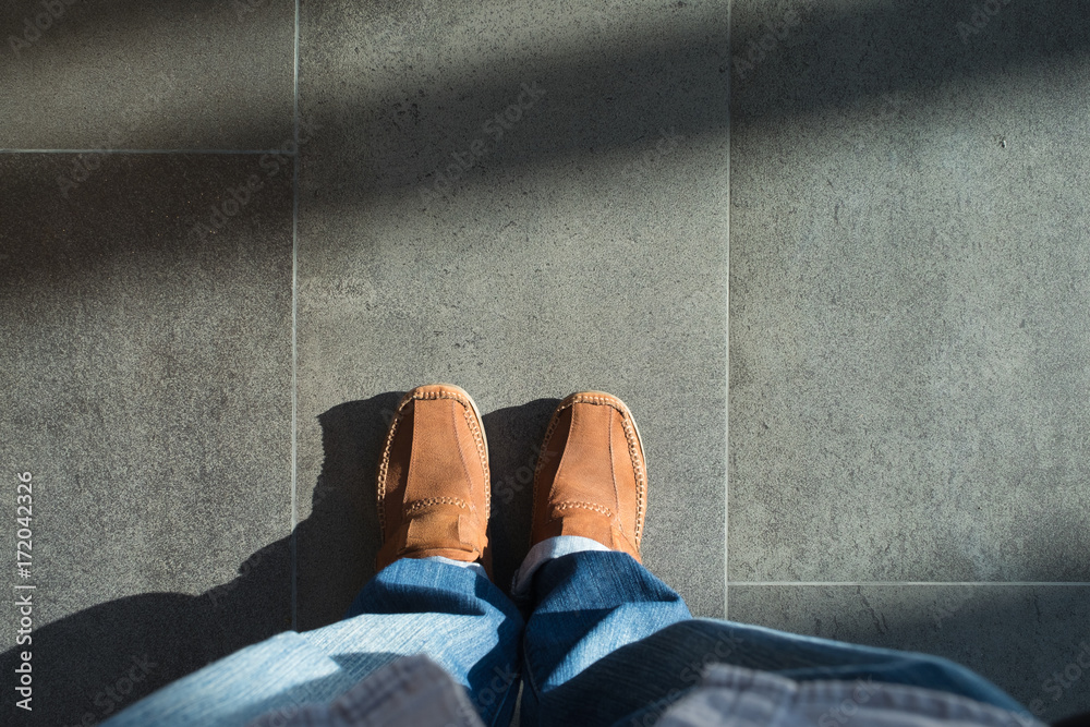 Foto de Aerial view of leather shoe with blue jean stand on office ...