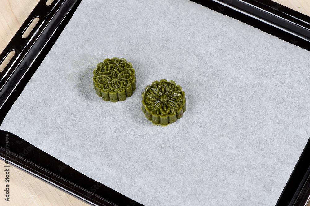 Mung bean cake (lvdougao) is a traditional and popular Chinese dessert ...