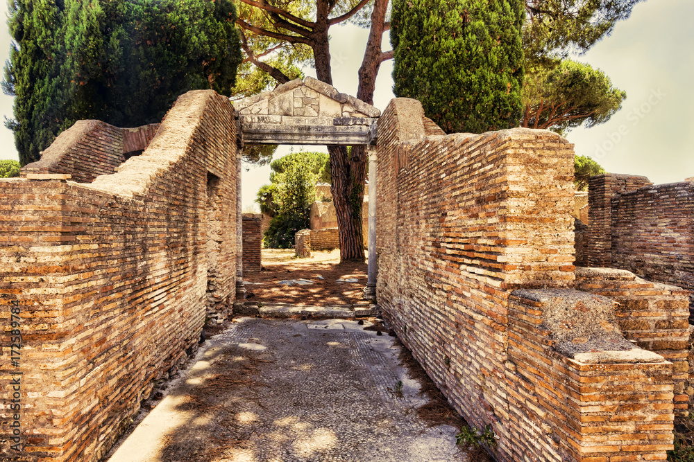 Atrium of the Domus del Protiro with polychrome mosaic floor - Ostia ...
