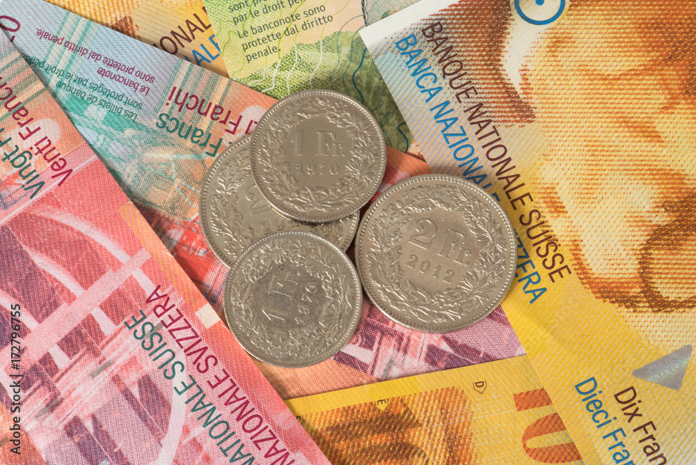 Schweizer Franken Geldscheine und Münzen Stock-Foto | Adobe Stock
