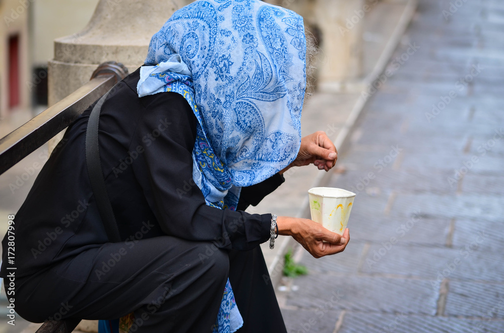 Foto de homeless woman smoking a cigar on the streets of Rome do Stock ...