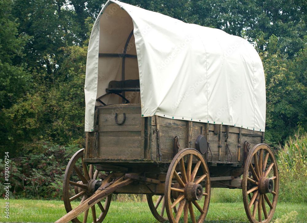 Covered vintage pioneer wagon wild west style Stock-Foto | Adobe Stock