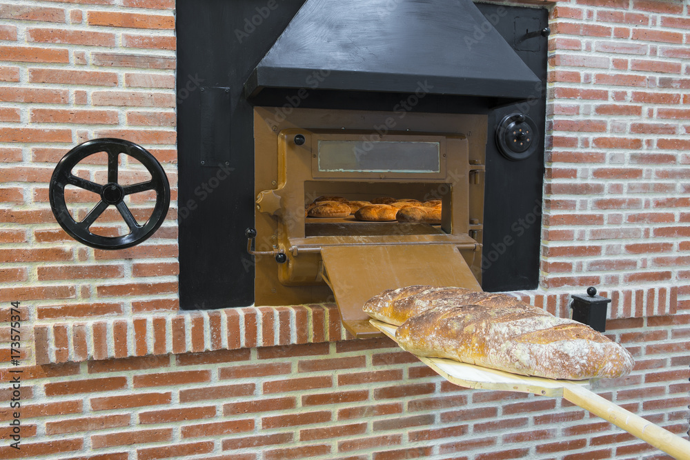 Horno tradicional de ladrillo para hacer pan de masa madre para una ...