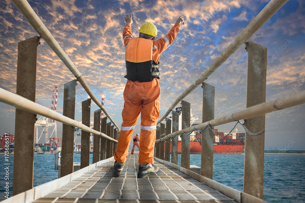 gang mooring assist the ship vessel in safety berthing and unberthing ...