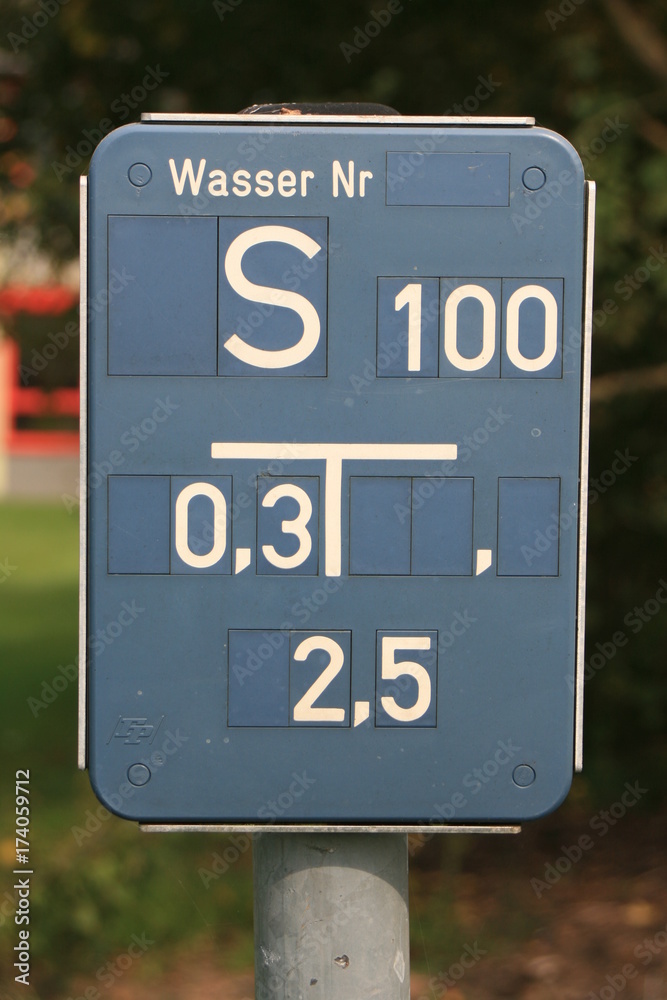 Schild für Wasserschieber Stock Photo | Adobe Stock