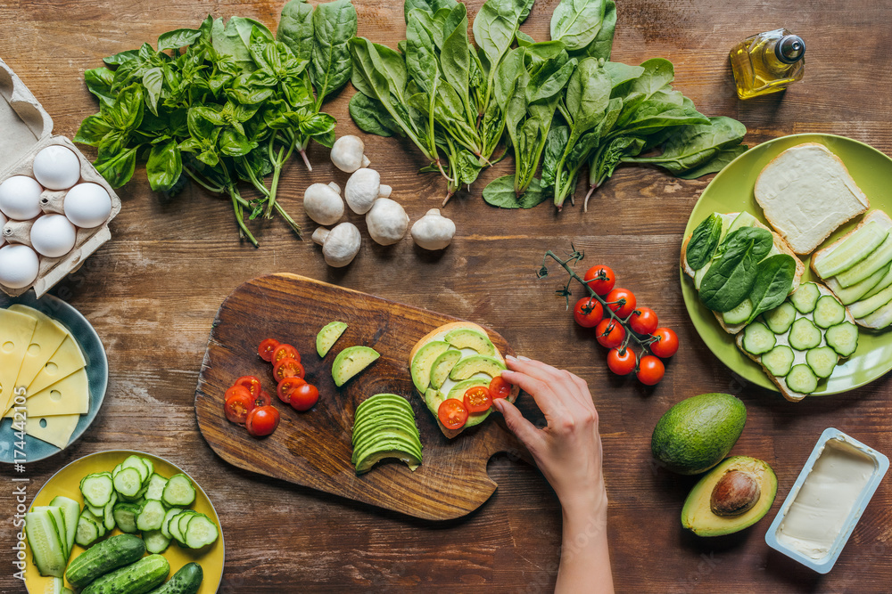 woman making toasts for breakfast Stock 写真 | Adobe Stock