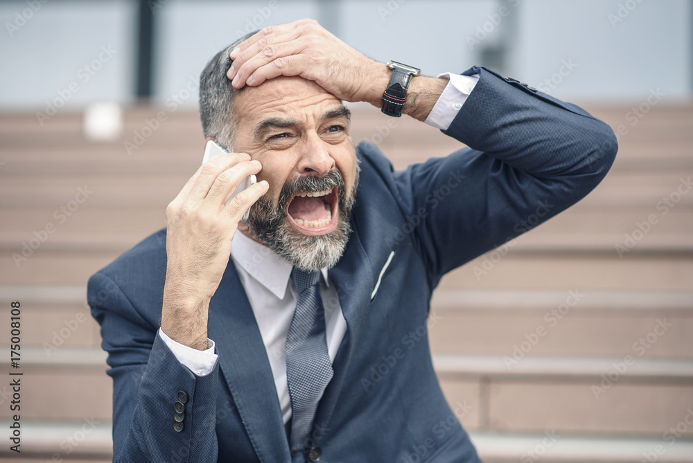 Foto de Senior business man yelling at an employee, shocked with the ...