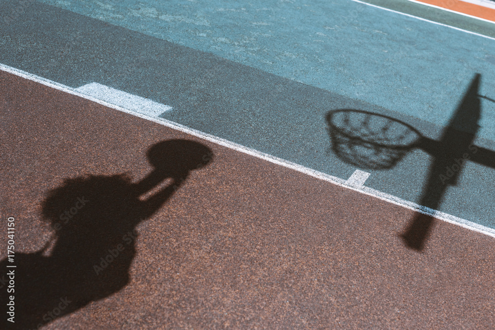 Shadow of woman throwing ball Stock 写真 | Adobe Stock