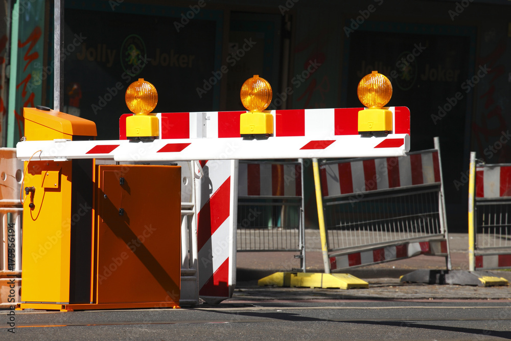 Verkehrszeichen Baustellenabsperrung Stock Photo | Adobe Stock