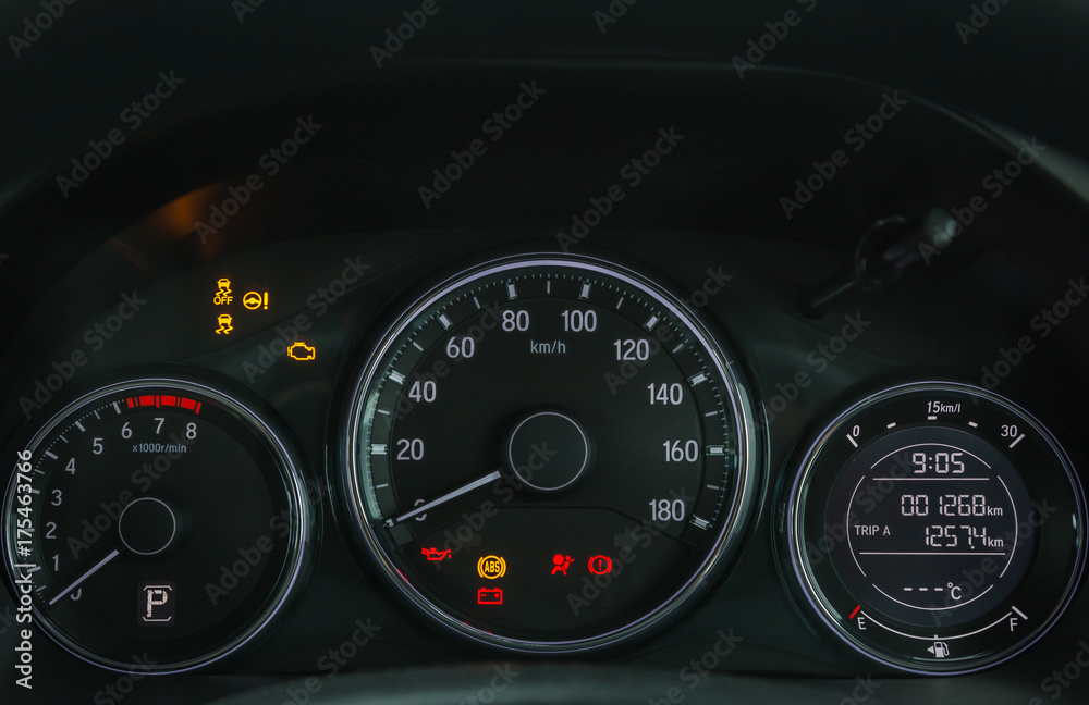 Foto de Car digital speedometer dashboard display warning lamps ...