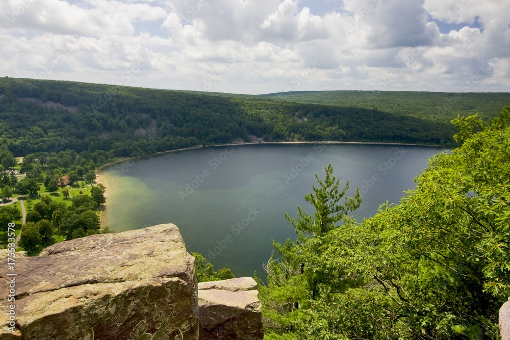 Beautiful nature background.Summer landscape at Devils Lake State Park ...