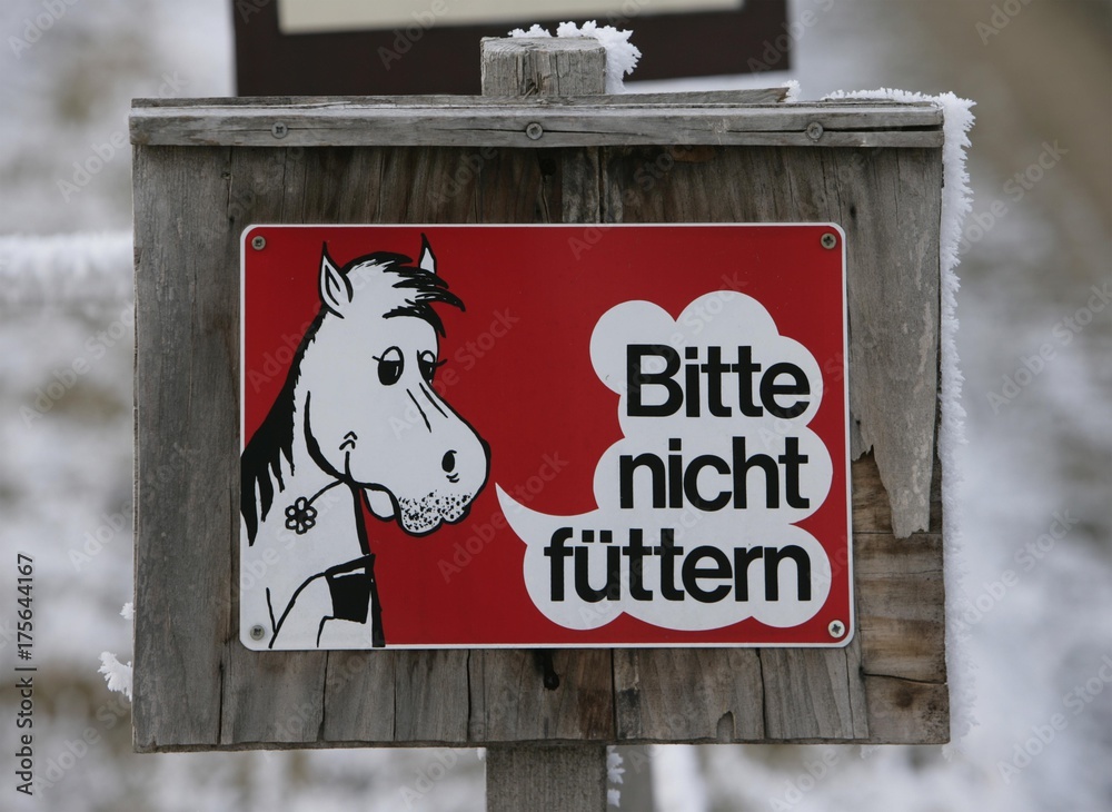 Sign: "Bitte nicht fuettern" (Please do not feed the animals) Stock ...