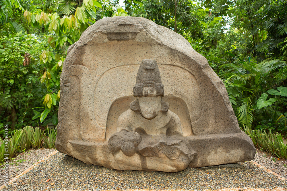 Foto de pre-hispanic olmec stone altar in the La Venta archeological ...