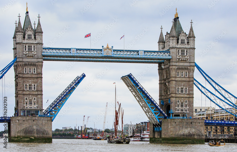 Iconic Tower Bridge opening to allow a ship to pass through Stock Photo ...