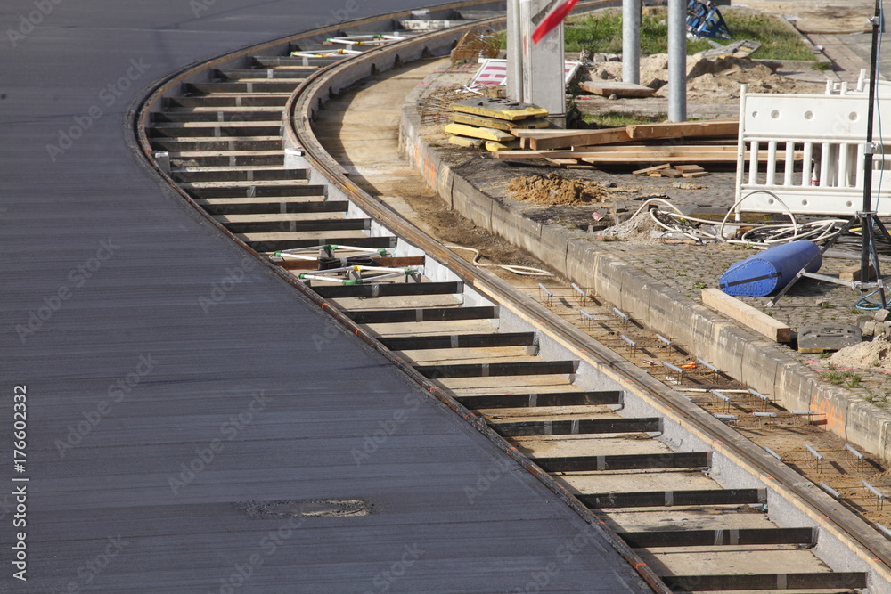 Straßenbahnschienen, Erneuerung, Gleisbauarbeiten Stock-Foto | Adobe Stock