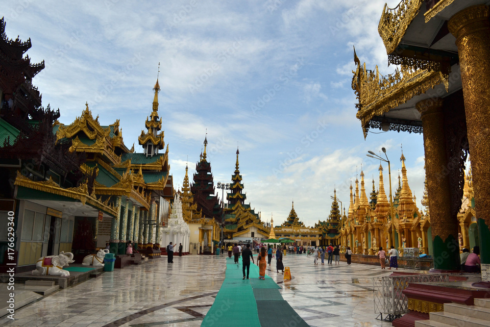 The national religious symbol of Burmese. It's the shwedagon Pagoda ...