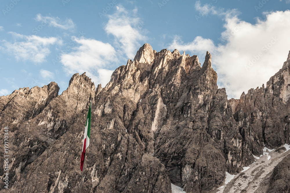 Popera Stock Photo | Adobe Stock