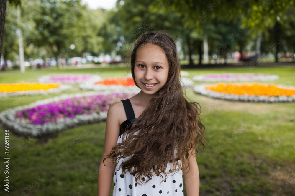 Modern teenage lifestyle. Beautiful portrait. Pretty smiling young girl ...