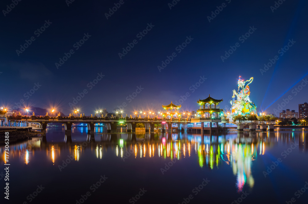 Pei Chi Pavilion at lotus lake in Kaohsiung, Taiwan foto de Stock ...