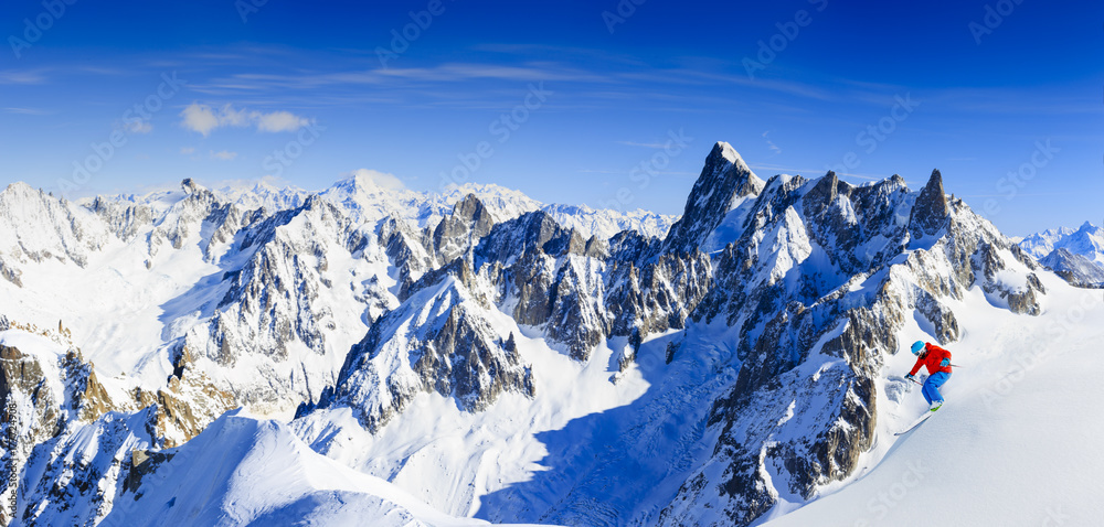 Foto de Skiing Vallee Blanche Chamonix with amazing panorama of Grandes ...