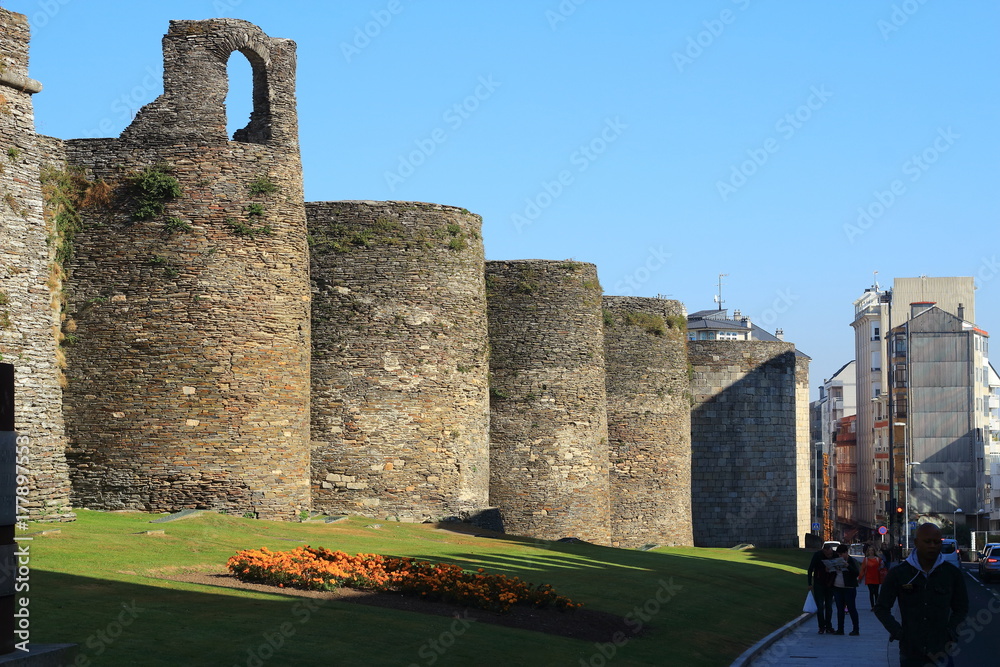Las murallas romanas de Lugo siguen impresionando con sus dos mil años ...