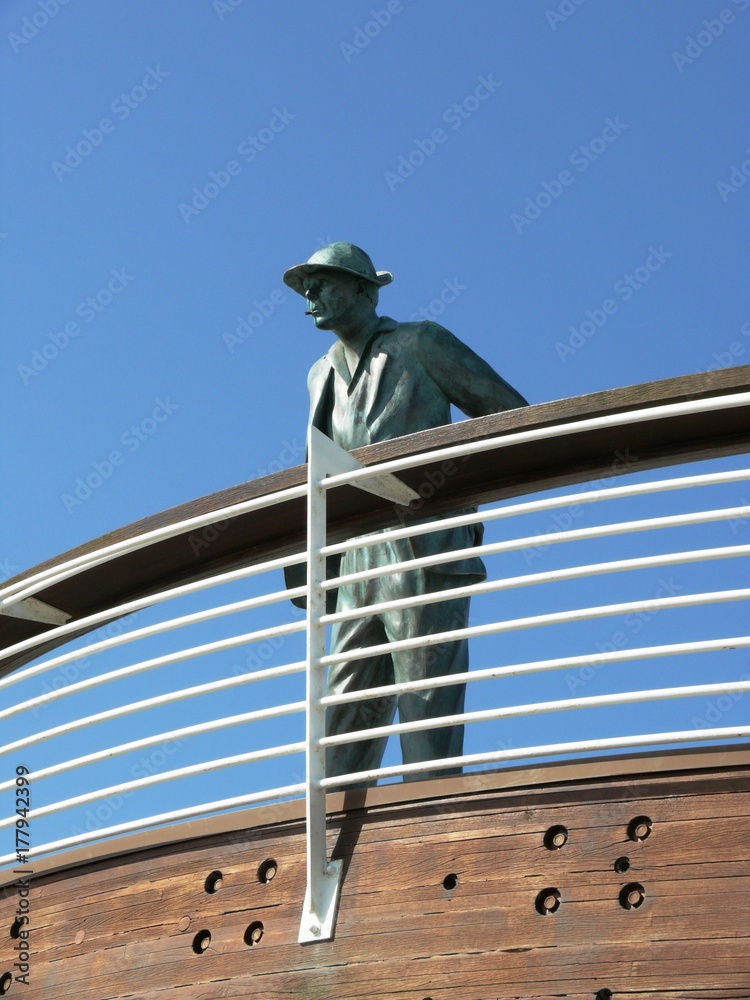 Foto de Statue de Jacques Tati sur la plage de Monsieur Hulot à Saint ...