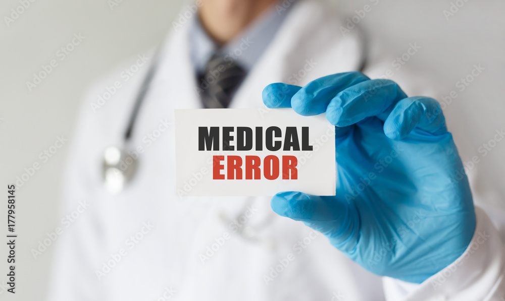 Foto de Doctor holding a card with text Medical Error,medical concept ...