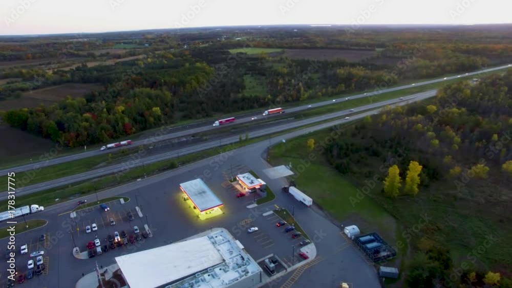 Wide drone shot rotates around pit stop on highway vídeo do Stock ...