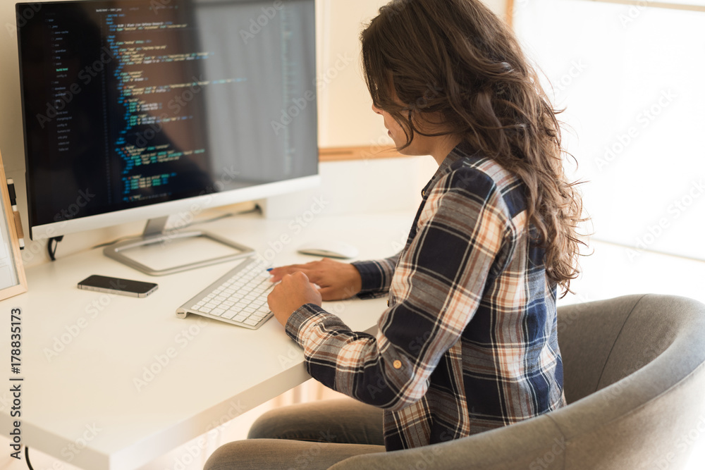 Woman programming computer Stock-Foto | Adobe Stock