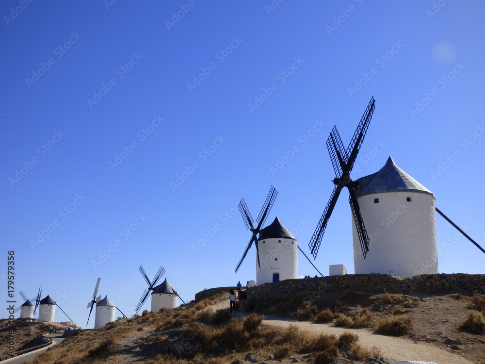 Consuegra, molinos de viento inspirados por Cervantes en Don Quijote de ...