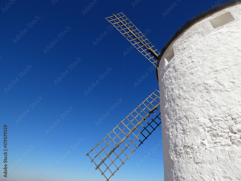 Consuegra, molinos de viento inspirados por Cervantes en Don Quijote de ...