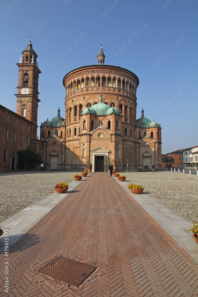 il santuario di Santa Maria della Croce presso Crema Stock Photo ...