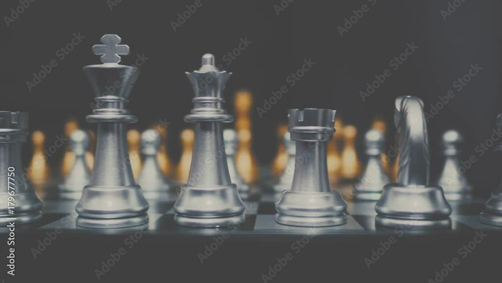 Vidéo Stock 4K. chessboard and chess pieces dolly video slider with ...