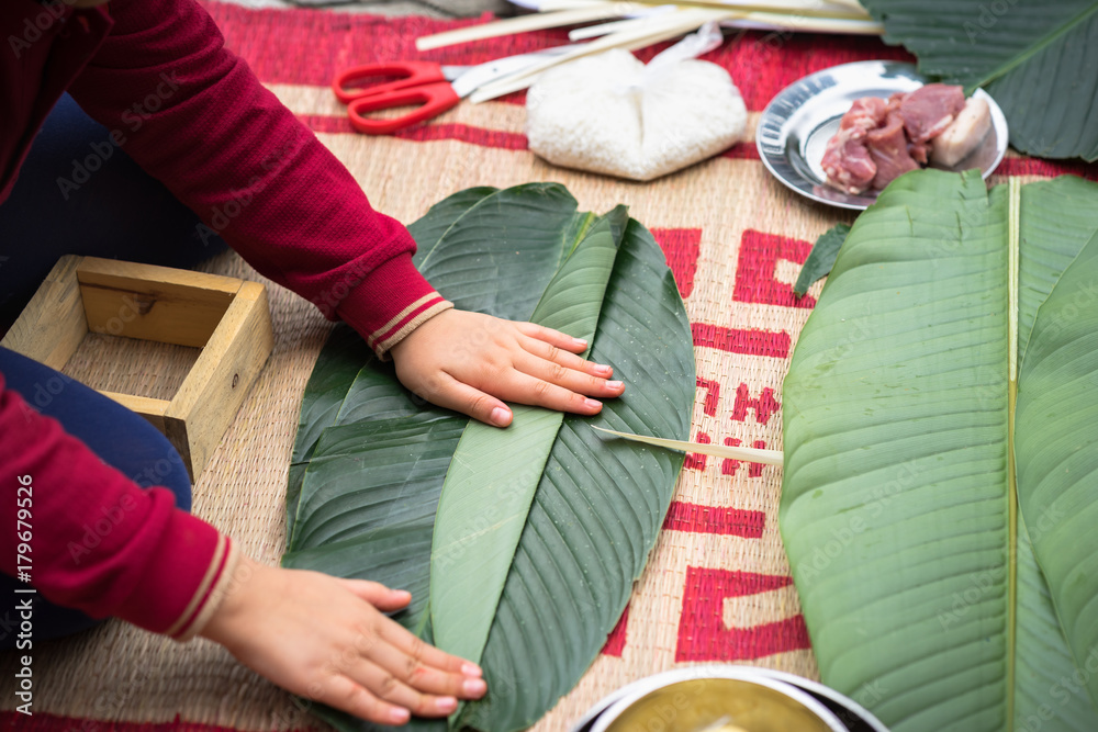 Child wear traditional dress Ao Dai learning to make Chung cake by ...