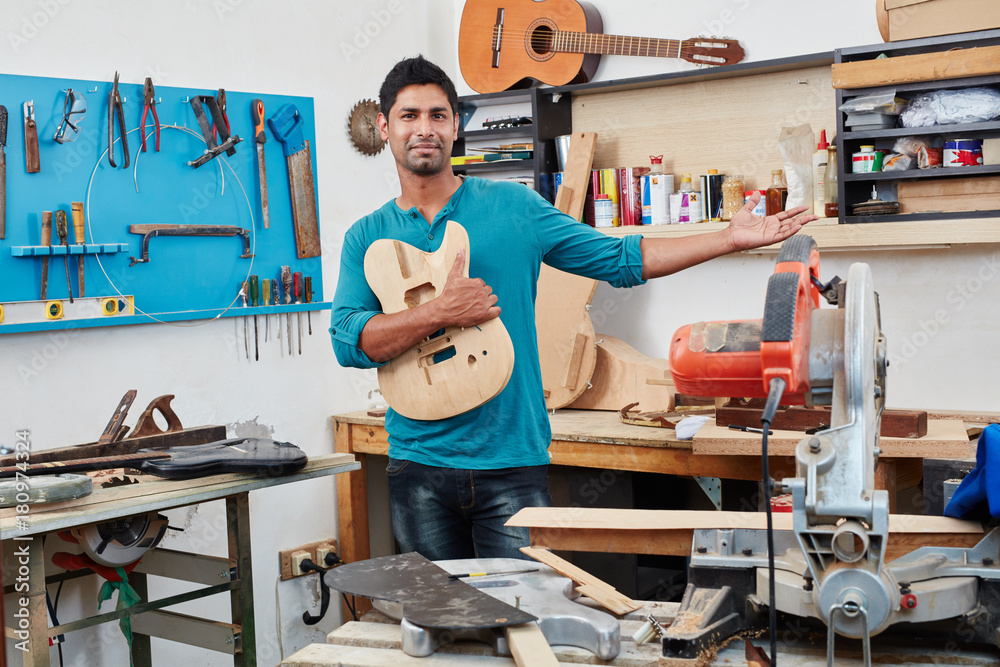 Mann als Handwerker in Kleinbetrieb Stock Photo | Adobe Stock