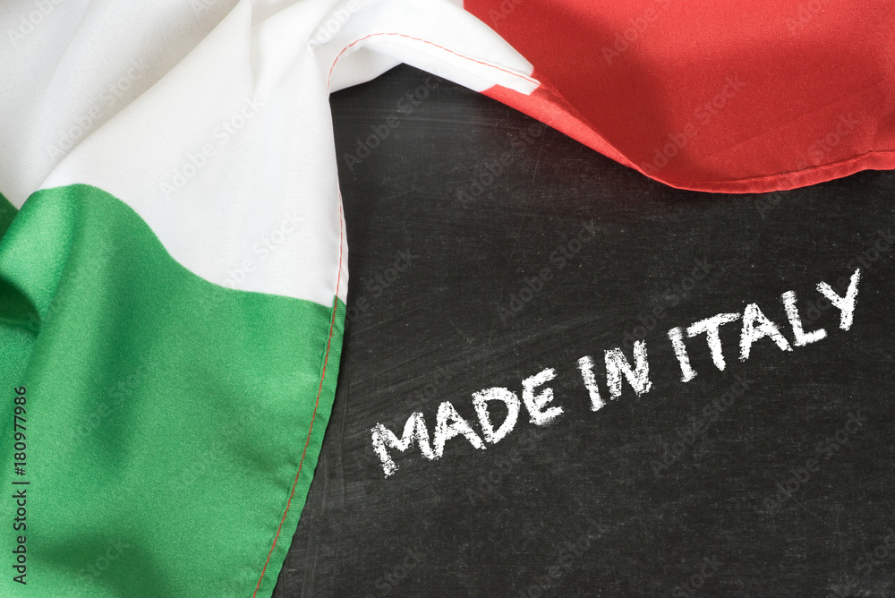 Flagge von Italien und Slogan Made in Italy Stock Photo | Adobe Stock