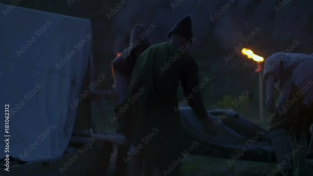 Stockvideo Men carry the body on a stretcher to the burial place ...